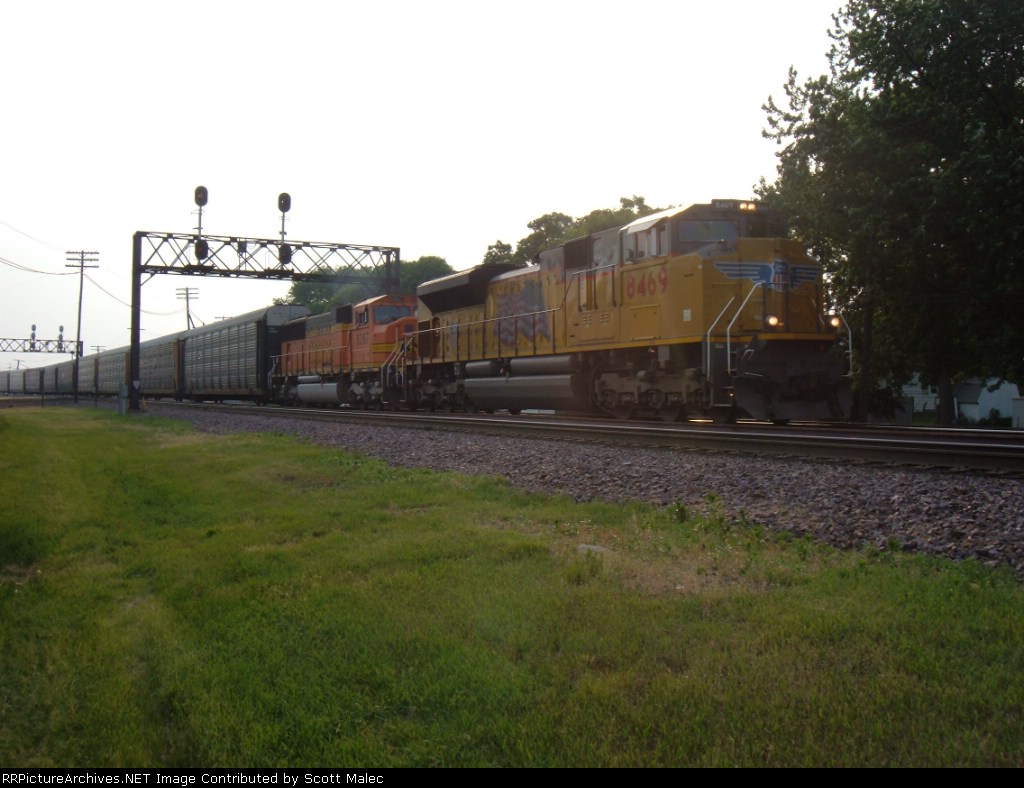 UP 8469 & BNSF 8267